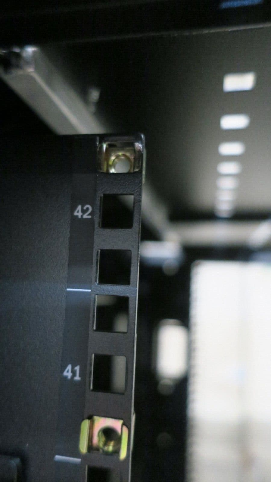 APC AR3150 Netshelter SX 42U Wide 750mm x 1070mm Server Rack Cabinet ...