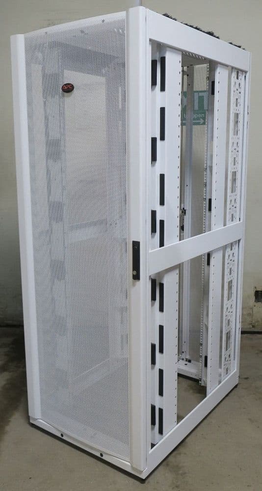 APC AR3150W White Netshelter SX 42U Wide 750mm x 1070mm Server Rack ...
