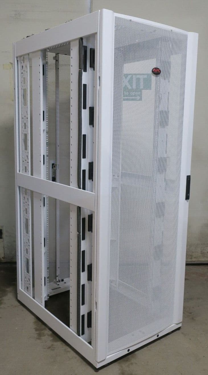 APC AR3150W White Netshelter SX 42U Wide 750mm x 1070mm Server Rack Cabinet - 404667671378