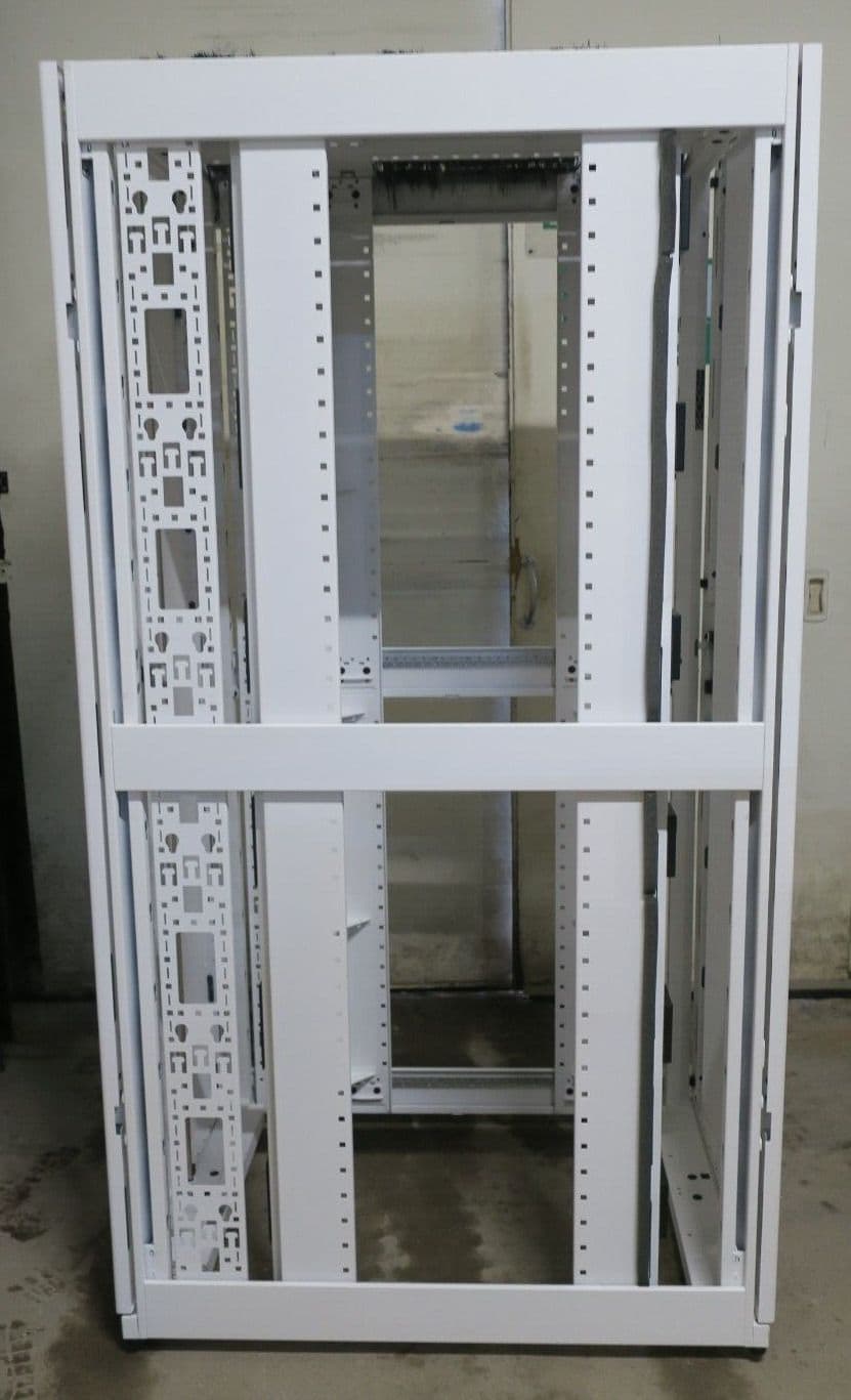 APC AR3150W White Netshelter SX 42U Wide 750mm x 1070mm Server Rack ...