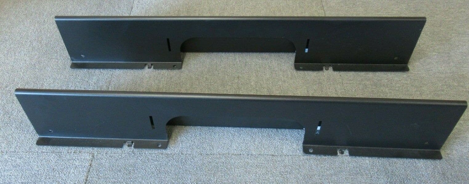 APC AR8172BLK Pair Of NetShelter Data Cable Partition 750mm Wide