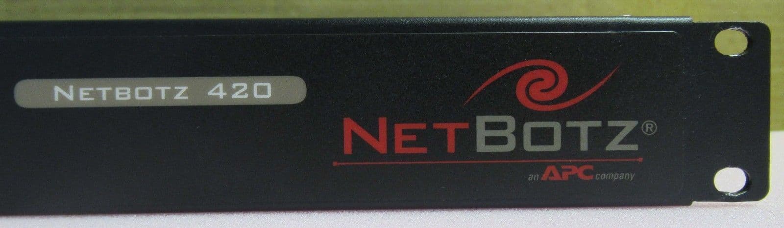 APC NETBOTZ 420 Rack Mount Appliance Monitoring With Camera Rack Ears ...