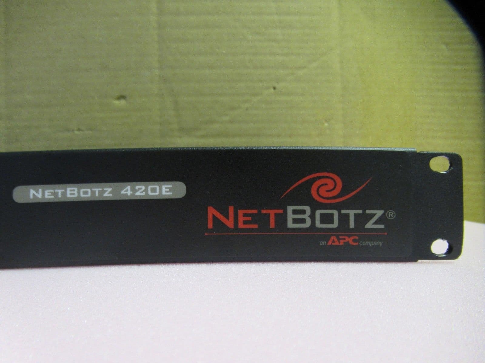 APC NETBOTZ 420E Rack Mount Appliance Monitoring With Camera/Rack Ears ...