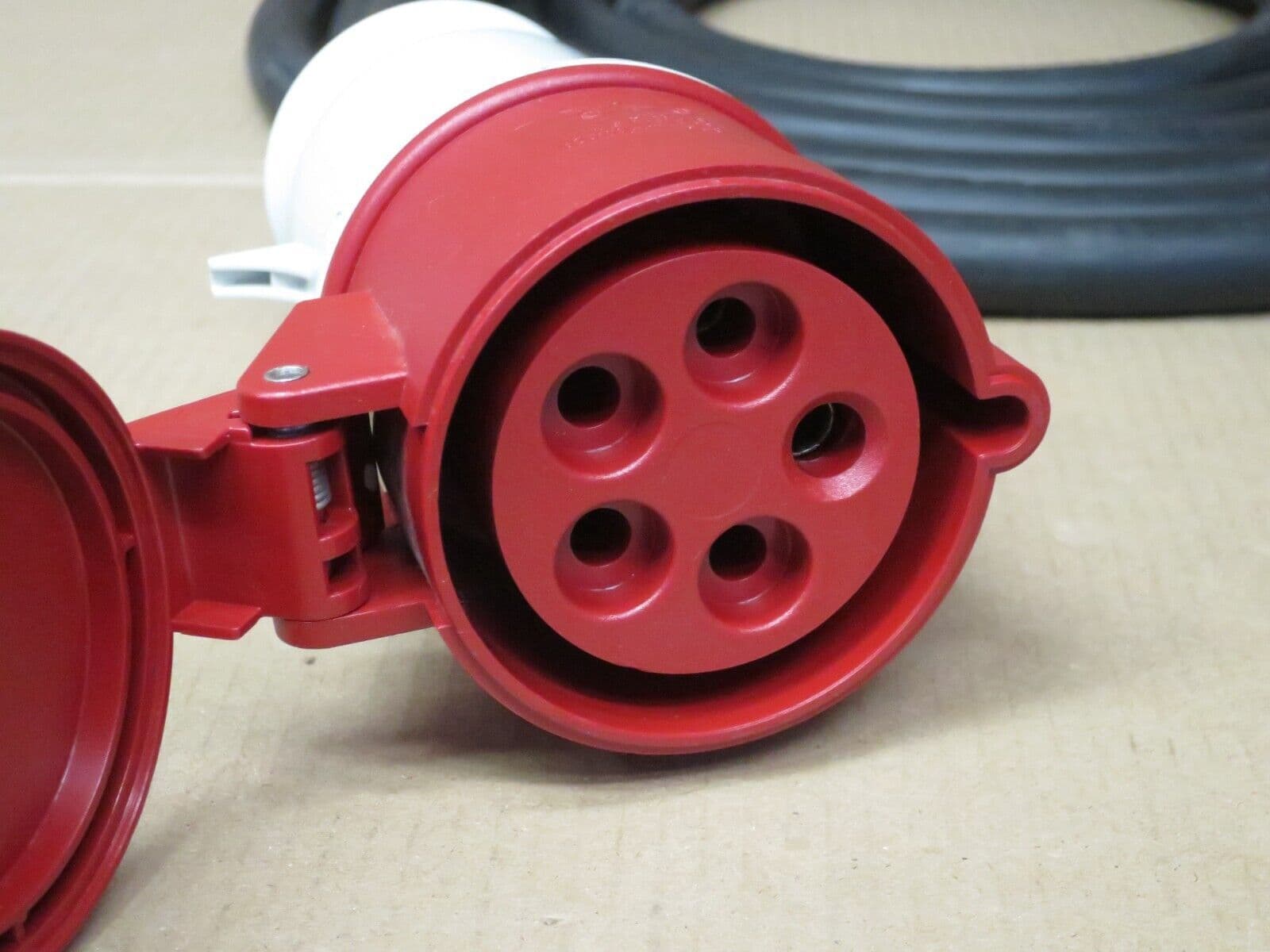 APC PDM3532IEC-560 Power Distribution Module 3 Phase 400v 3 Pole 5 Wire ...