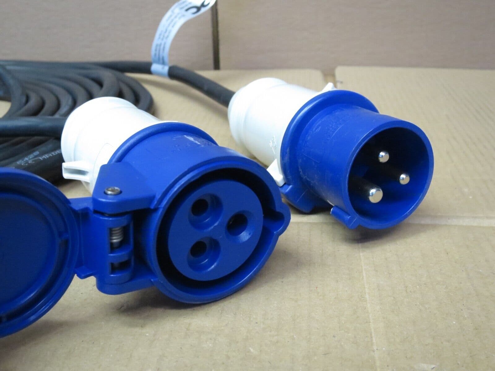 APC PDX316IEC-840 Modular Power Distribution Extender Cable 3 Wire 16A ...