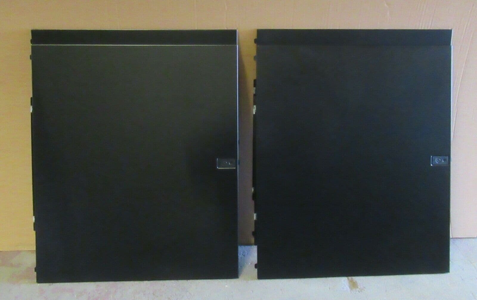 APC Side panel kit - both sides 4 panels for NetShelter SX Series 42U Rack