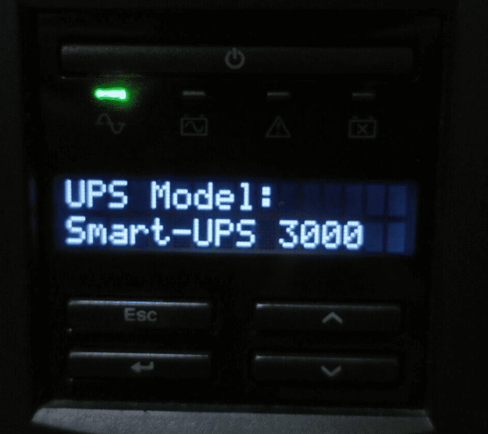 APC Smart-UPS SMT3000I 3000VA 2700W Tower UPS 230V 8x C13 - NEW ...