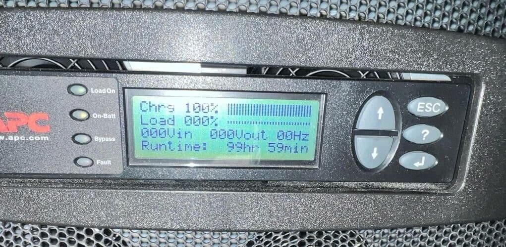 APC Smart UPS VT 40kVA 32kW 3 Phase UPS 68 x Battery Modules Battery ...