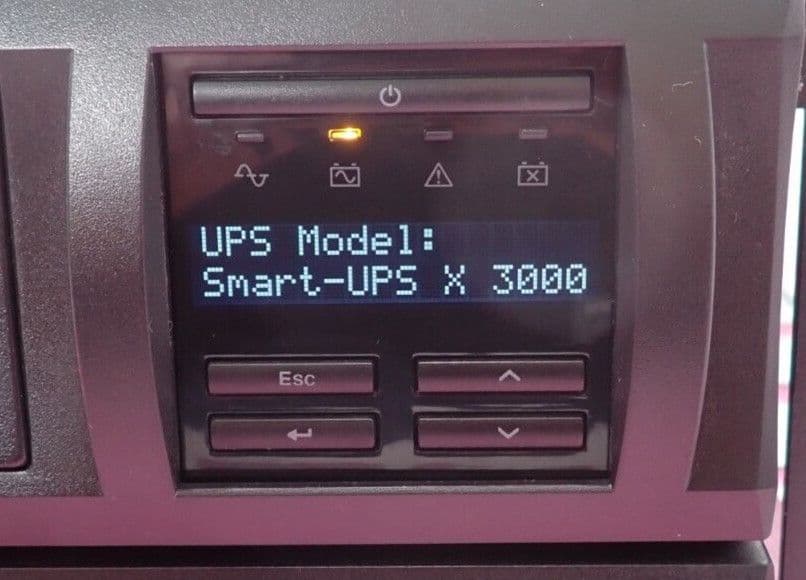 APC Smart-UPS X-Series SMX3000HV 3000VA 2700W 4U Rackmount UPS 8x C13 ...