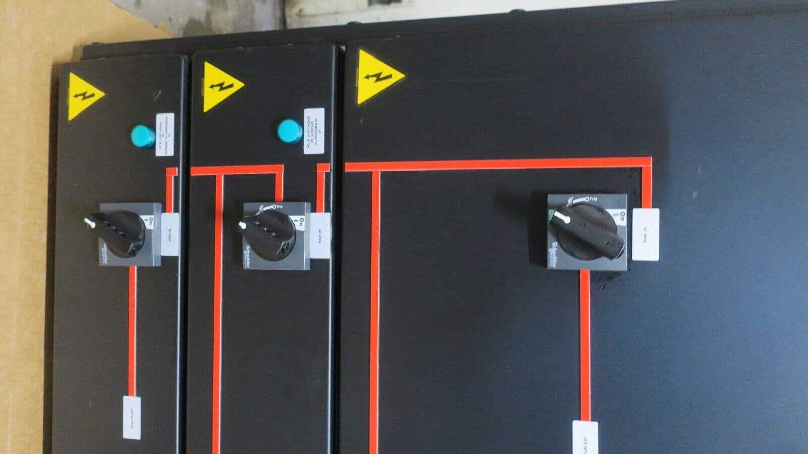 APC SYMMETRA UPS SYWMBP96K160H 96/160KW Wall-Mounted Maintenance Bypass ...