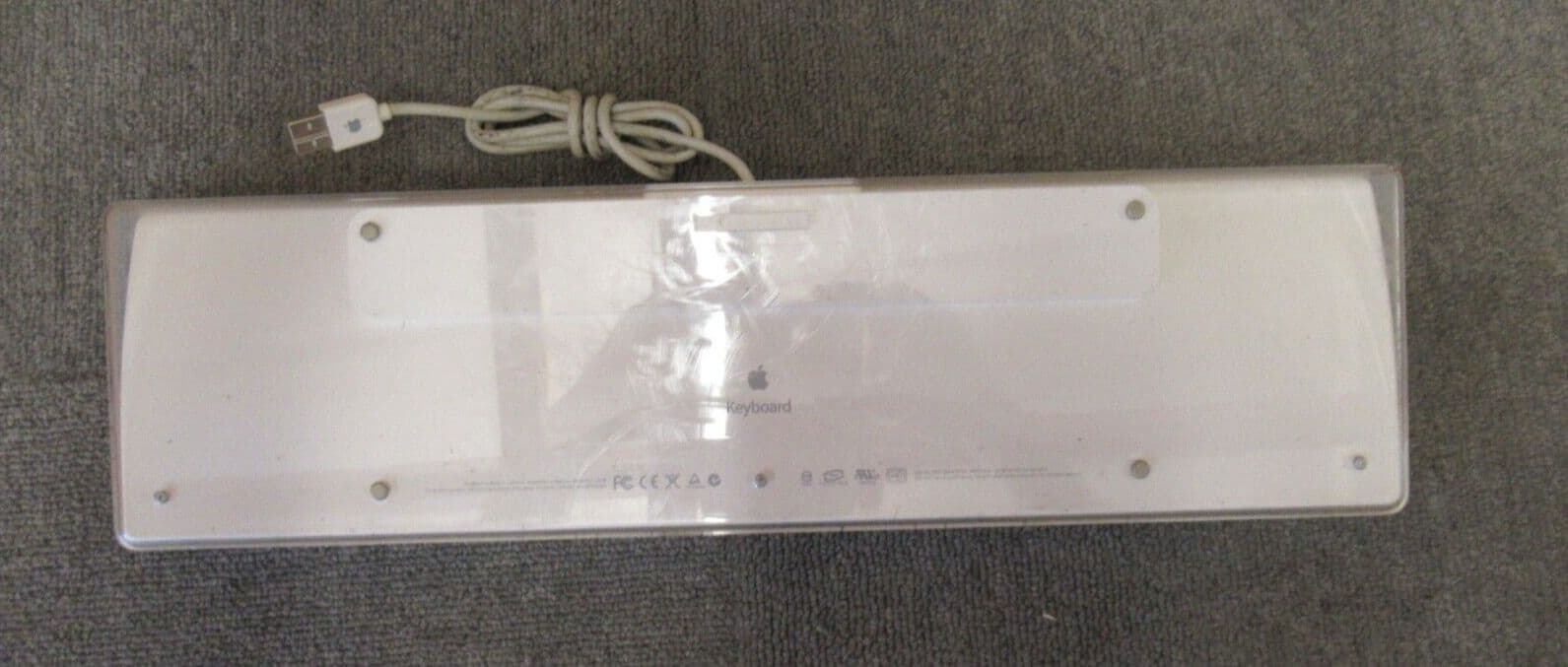 Apple A1048 Genuine Original White USB Wired UK QWERTY Keyboard