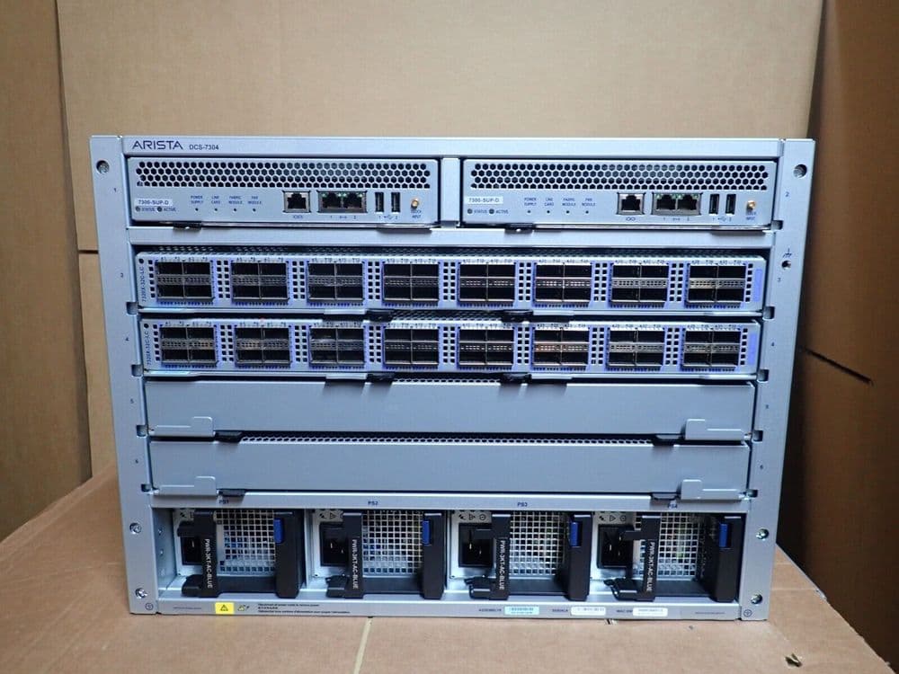 Arista DCS-7304 Switch 64 x 100GbE QSFP100 ports 2 x 7320X-32C-LC