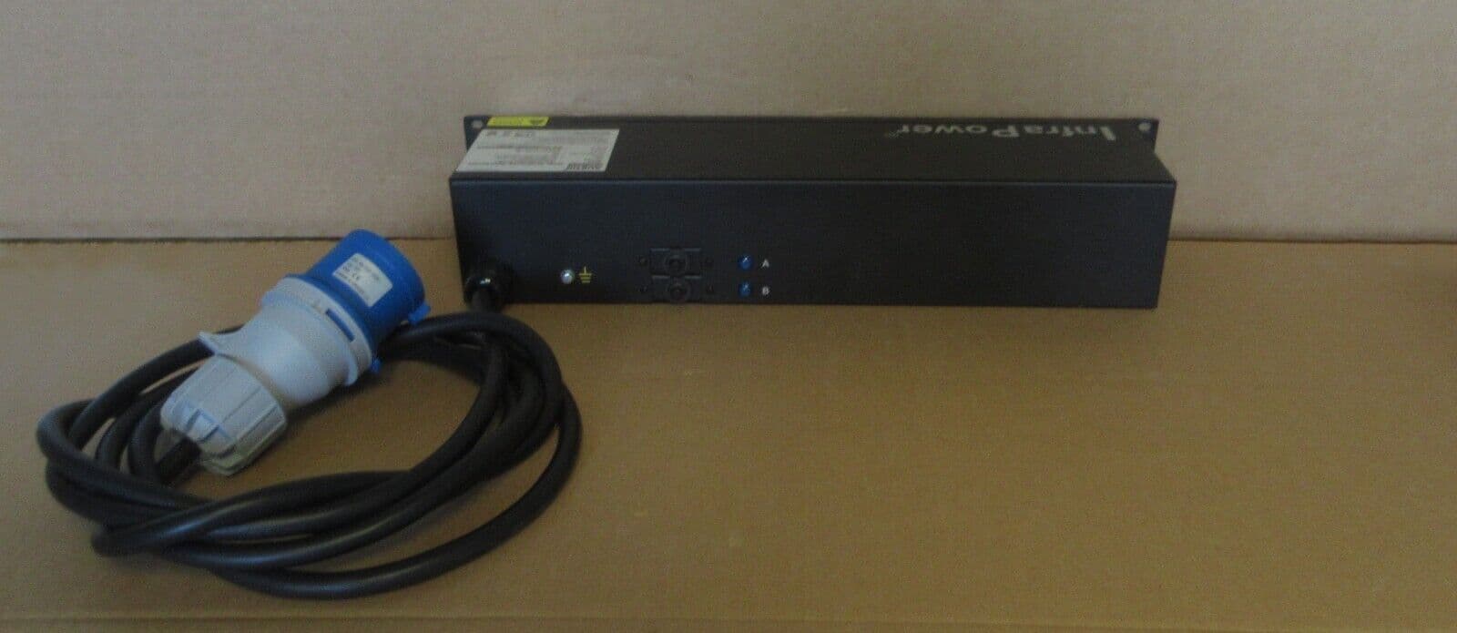 Austin Hughes InfraPower 32A Metered PDU 24x C13 IEC309 H24C13-32A-MD/F EN/3B-1