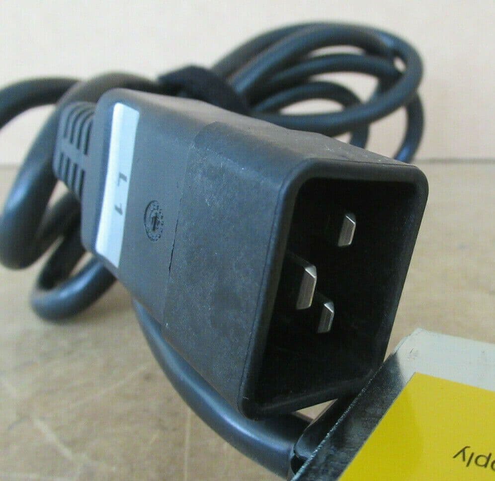 Bachmann 10 x C13 Outlet 240V 10A PDU Extension Bar 333 9935