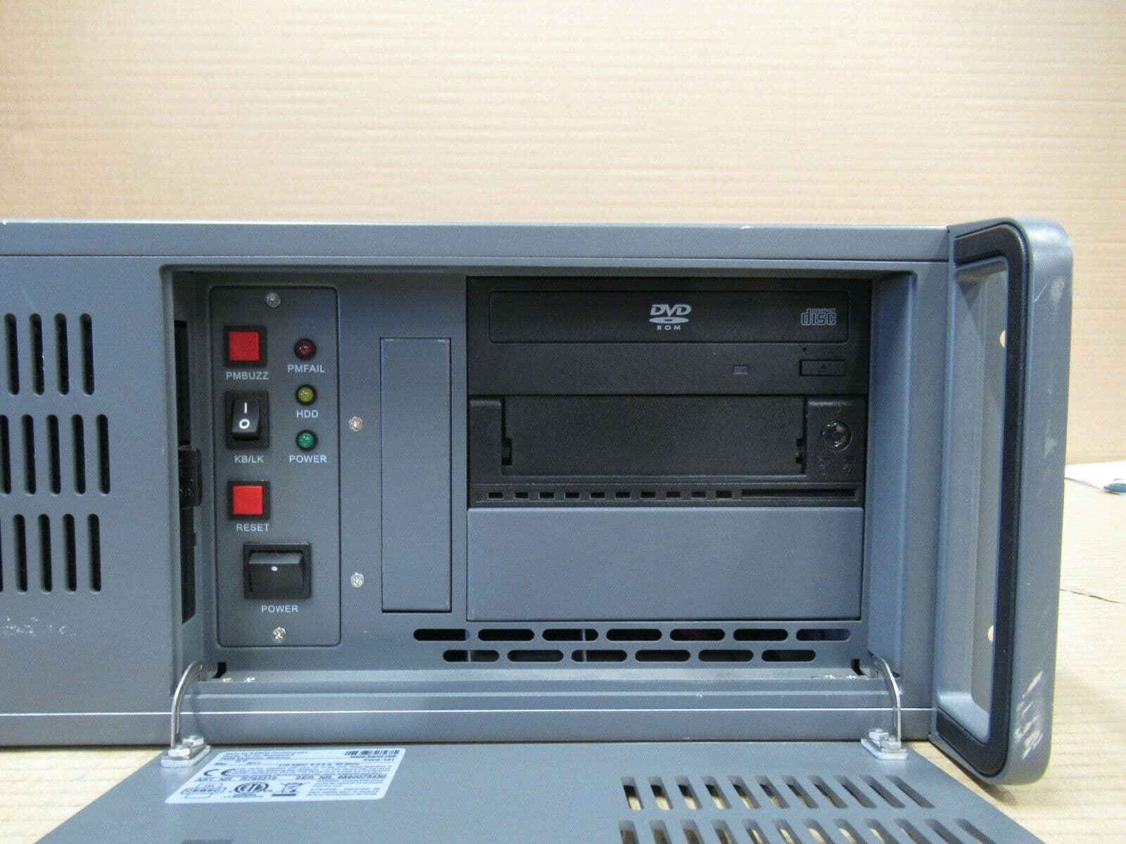 Barco PWS-101 4U Server 1x Xeon E5440 2 83GHz 3GB Ram 2x PSU Rack Mount