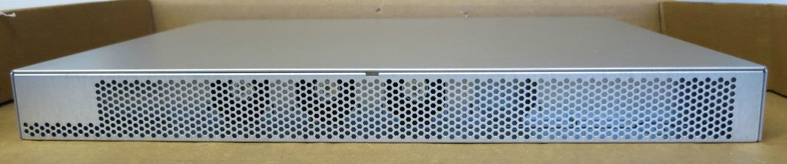 Brocade 300 BR-320-0008 24-Port 8GB Fibre Channel SAN Switch 8 Ports Active