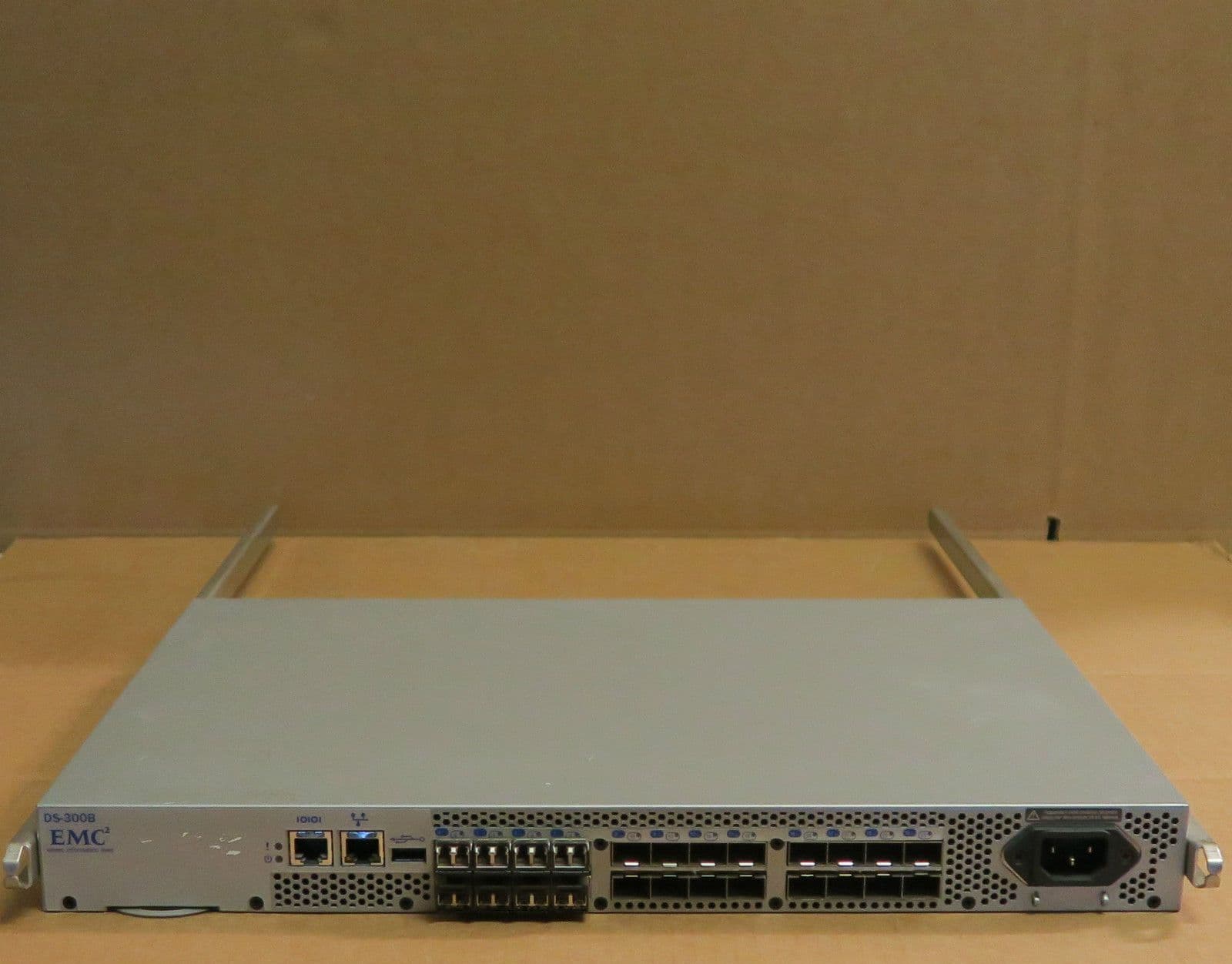 Brocade 300 BR300 DS-300B24 Port 8 Active 8GB 8GBps 8GB FC SAN Switch ...