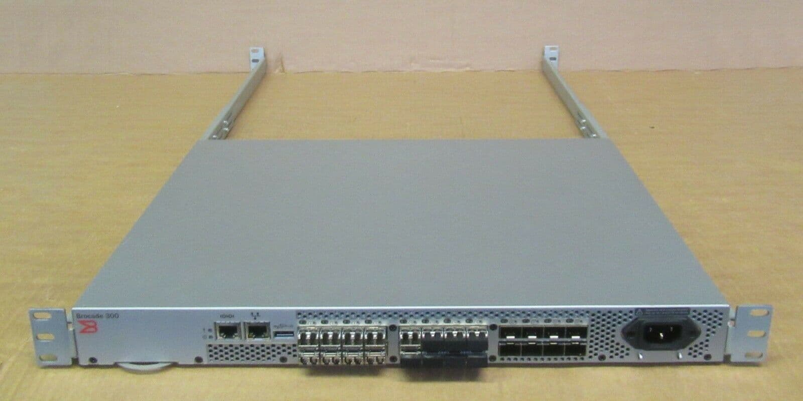 Brocade 300 HD-320-0008 24-Port 8Gb Fibre Channel SAN Switch 16-Ports ...