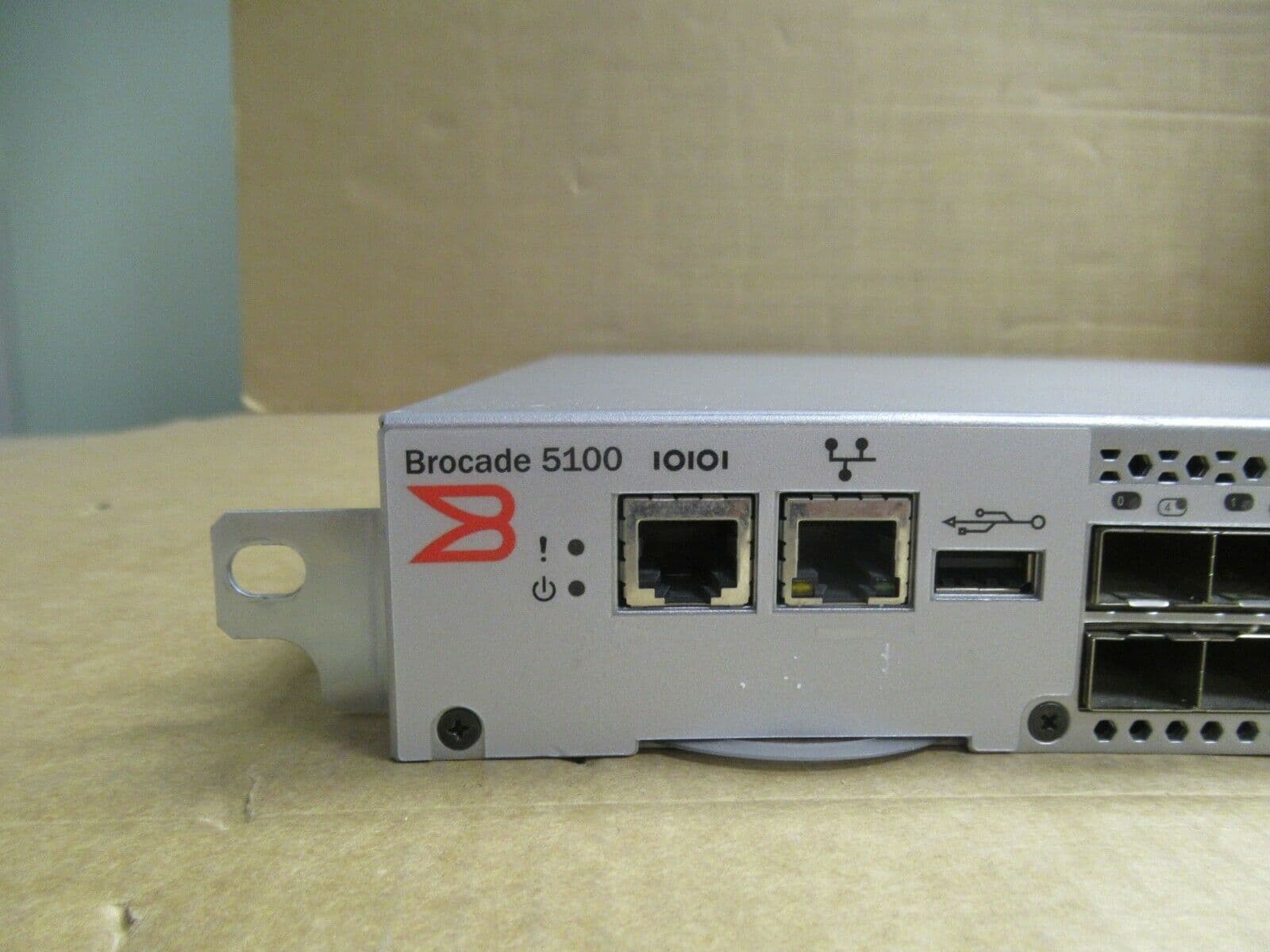 Brocade 5100 40-Port 24-Ports Active 8Gb FC SAN Switch Licenses NA-5140-0008