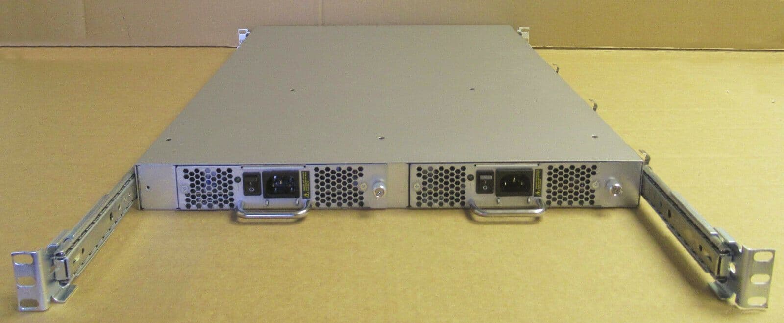 Brocade 5100 40-Port 8Gb FC SAN Switch 24-Port Active SM-5120-1000 with Rails