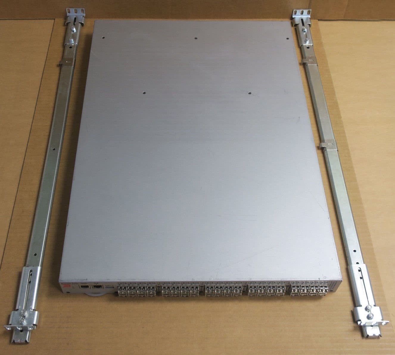 Brocade 5100 XHD-5120-0000 40-Port Active 8Gb Fibre Channel SAN Switch ...