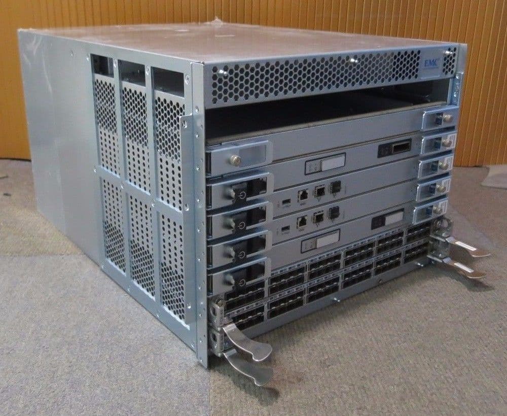 Brocade ED-DCX-4S Backbone SAN Switch 100-652-565 2x FC8-48 2x CP8 2x CR4S8