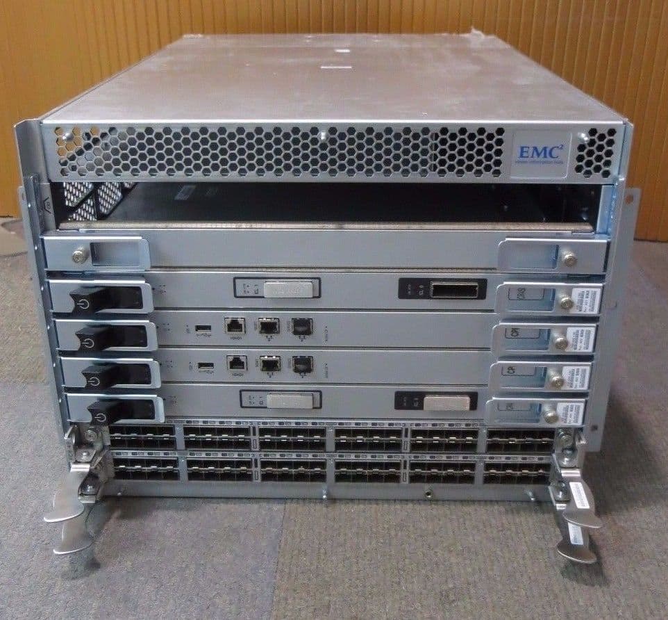 Brocade ED-DCX-4S Backbone SAN Switch 100-652-565 2x FC8-48 2x CP8 2x CR4S8