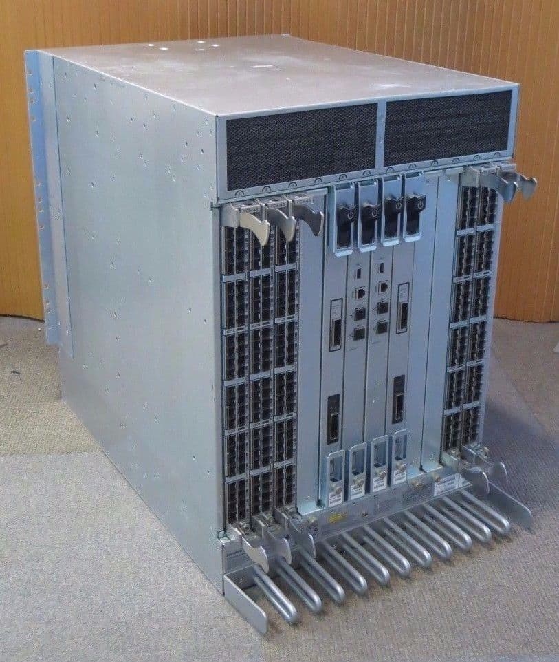 Brocade ED-DCX-B Connectrix Director Switch 100-652-512 FC8-48 CP8 CR8 8GB