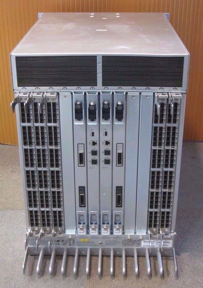 Brocade ED-DCX-B Connectrix Director Switch 100-652-512 FC8-48 CP8 CR8 8GB