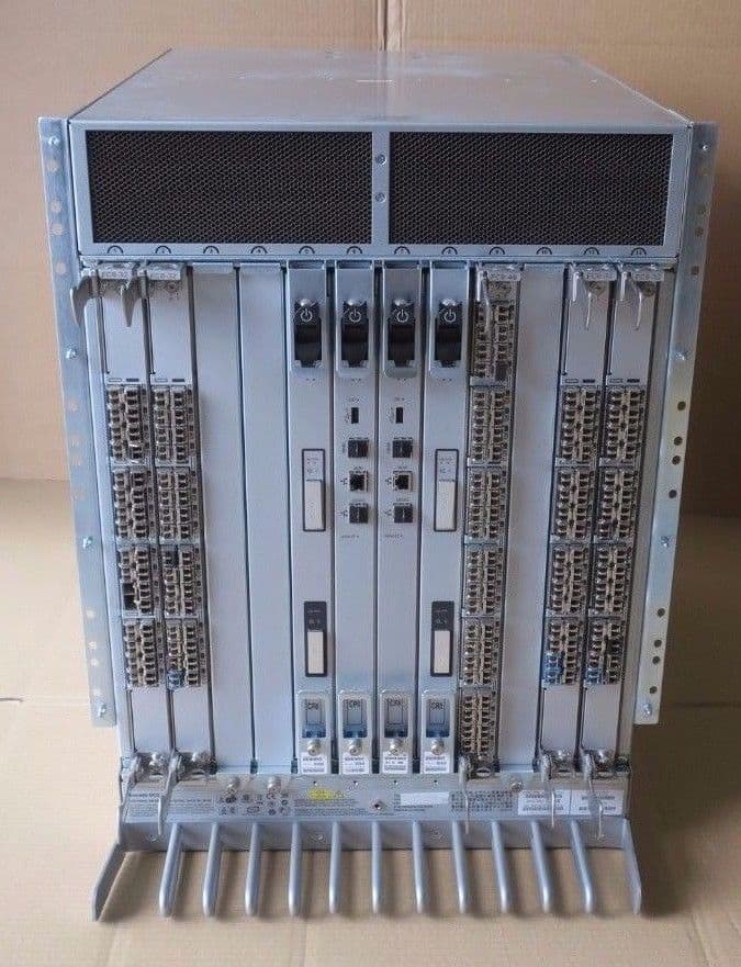 Brocade ED-DCX-B Connectrix Director Switch 100-652-512 FC8-48 FC8-32 ...