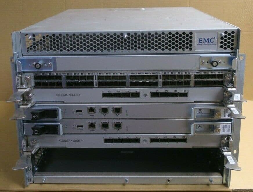 Brocade EMC DCX 8510-4 Backbone SAN Switch 100-652-849 1x FC16-48 2x CR16-4