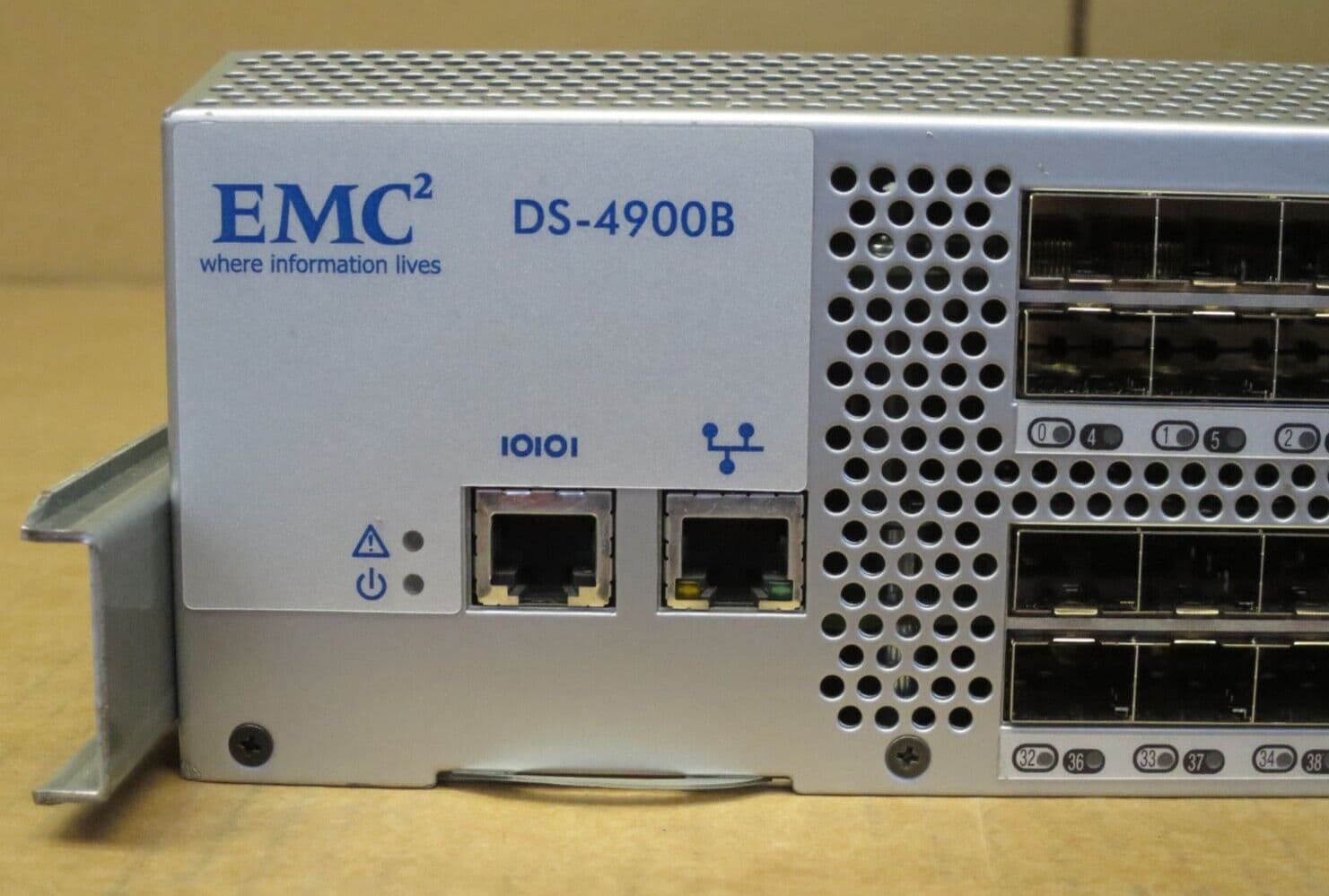 Brocade EMC DS-4900B 4900 64 Port 4Gbps FC Fibre Channel SAN Switch 59x SFPs
