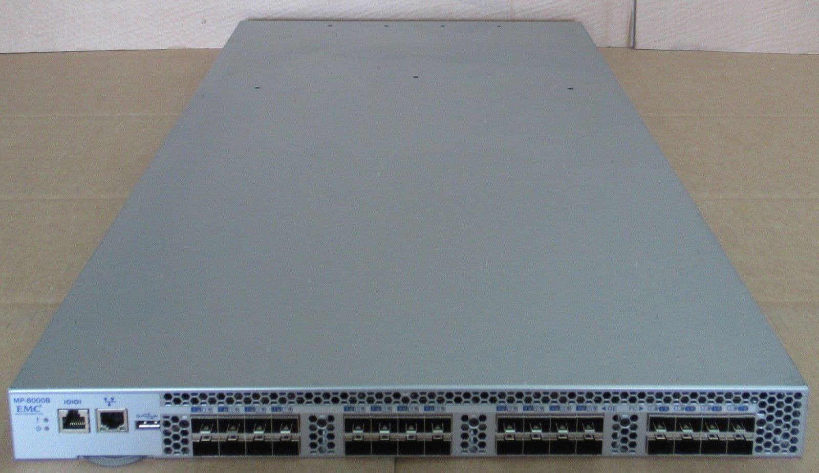 Brocade EMC MP-8000B 32-Port Active 6x 10Gb/FCoE 8Gbps Fibre Switch 100 ...