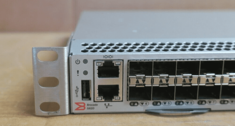 Brocade G620 48x 32Gb SFP 4x QFlex Port FC Switch BR-G620-48-32G-R