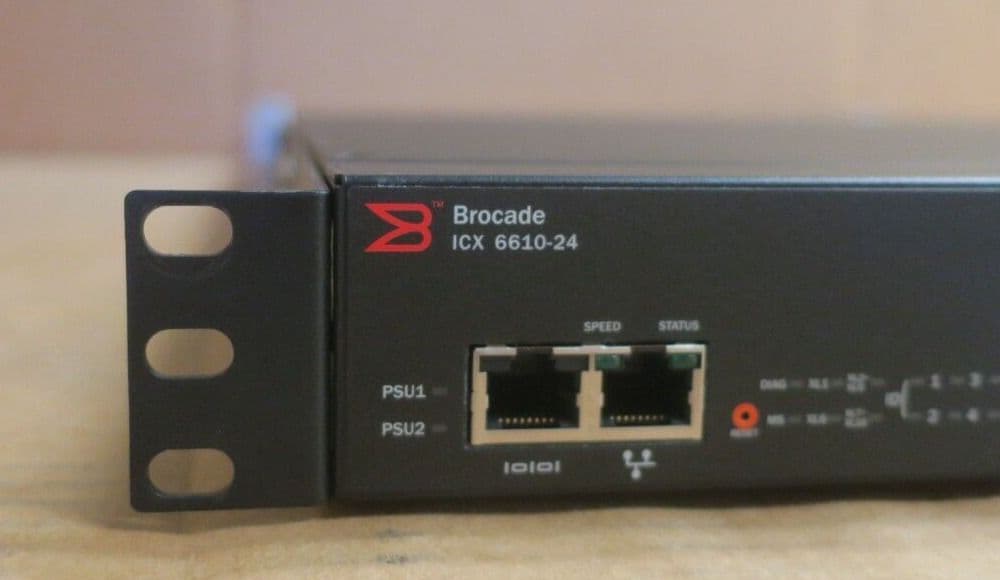 Brocade ICX 6610-24 24x 1GbE RJ45 8x 1GbE SFP 4x 40G Stacking 2 stack cable
