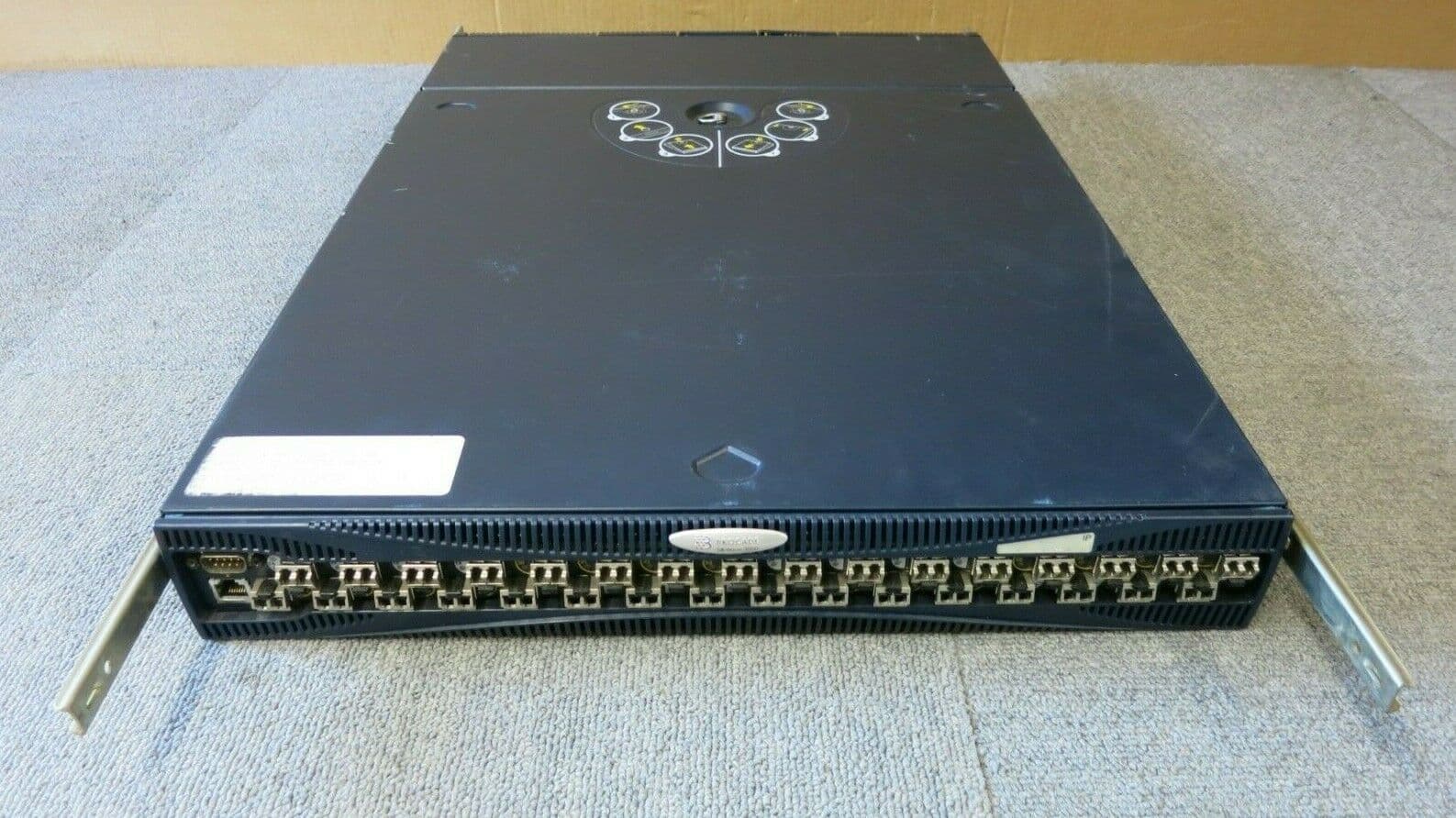 Brocade SilkWorm 3900 32 SFP Ports Wired Desktop Fibre Channel Switch