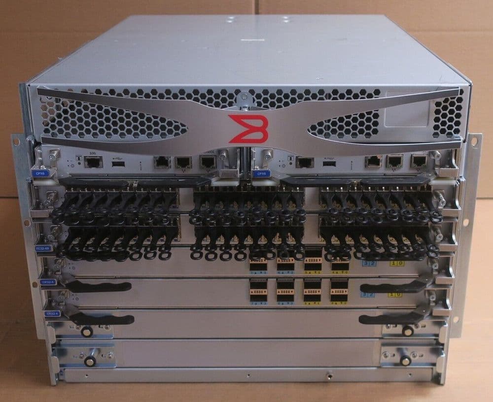 Brocade X6-4 4-Slot Gen6 8U Director 2x FC32-48 2x CPX6 2x CR32-4 Licenses - 364687586780