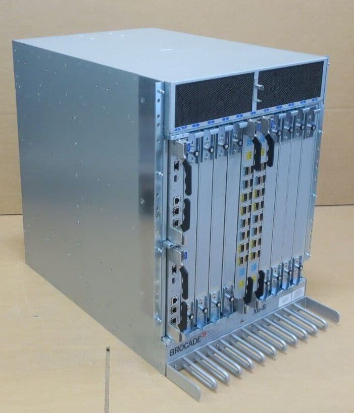 Brocade X6-8 8-Slot Fibre Channel Gen6 Director 2x CPX6 & 2x CR32-8 Blades