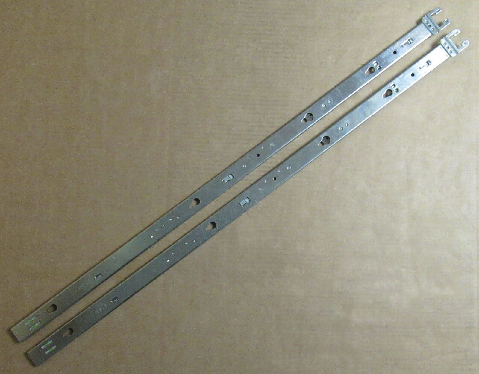 Cisco 800-43324-01 UCS C240 M4 Servers Inner Rails Left & Right 1U