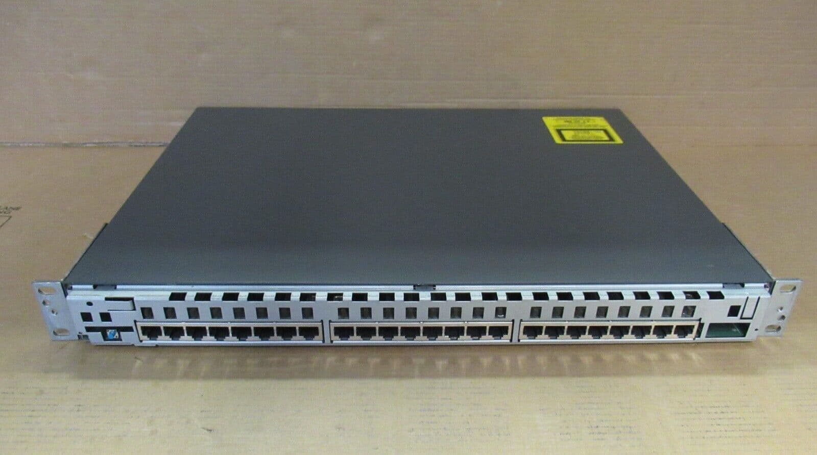 Cisco Catalyst WS-C2924-XL-EN 24-Port 10/100 1U Rackmount Ethernet Switch