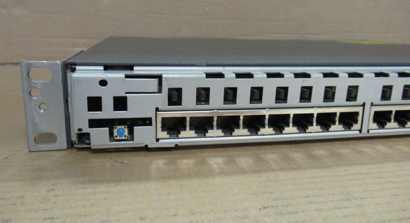 Cisco Catalyst WS-C2924-XL-EN 24-Port 10/100 1U Rackmount Ethernet Switch