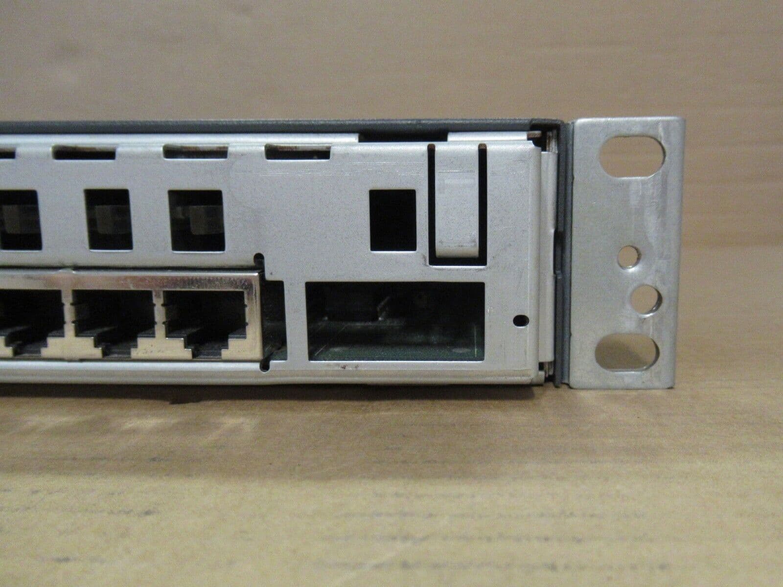 Cisco Catalyst WS-C2924-XL-EN 24-Port 10/100 1U Rackmount Ethernet Switch