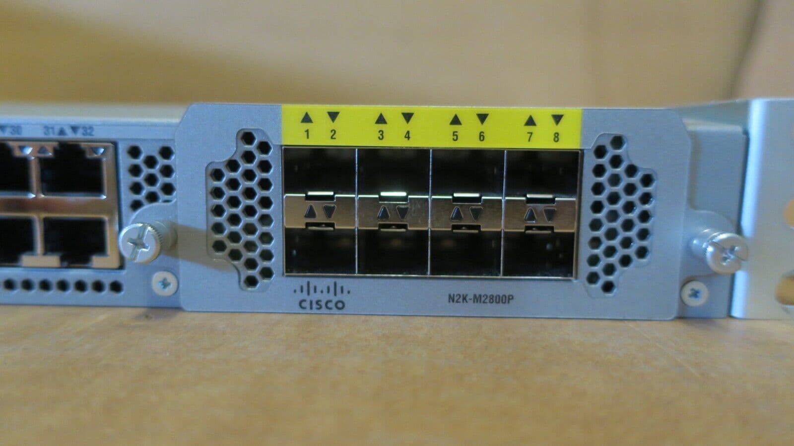CISCO Nexus N2K-C2232TM-E-10GE 32 Port Fabric Extender 8 SFP N2K-M2800P