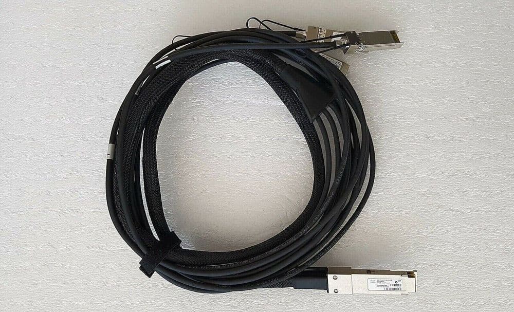 Cisco QSFP-4SFP10G-CU3M 3M 40GBASE-CR4 QSFP to 4x 10GBASE-CU SFP DAC Cable