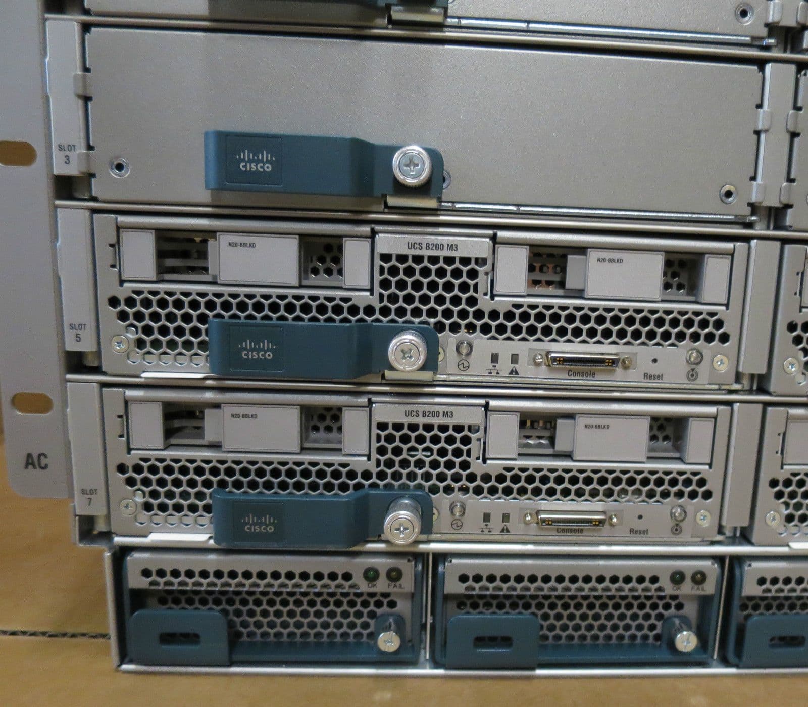 Cisco UCS5108 4x B200 M3 Blade Servers 8x 8 Core 2 60GHz 1024Gb RAM ...