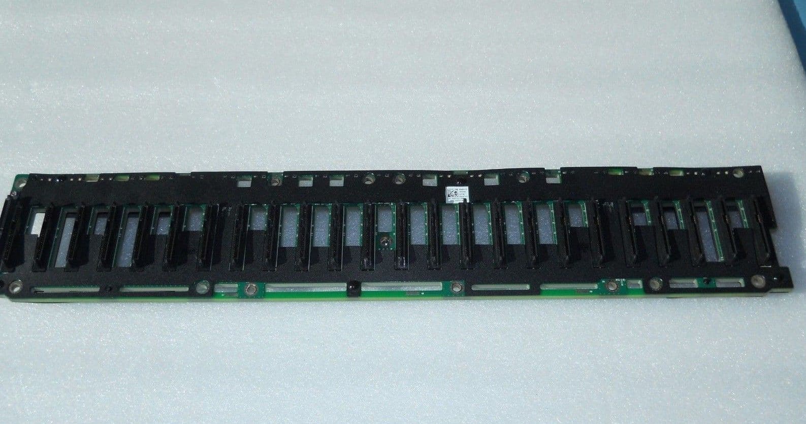 Dell 24x 2 5" HDD SAS Backplane For PowerVault MD1220 / MD3220 WK7G2 0WK7G2