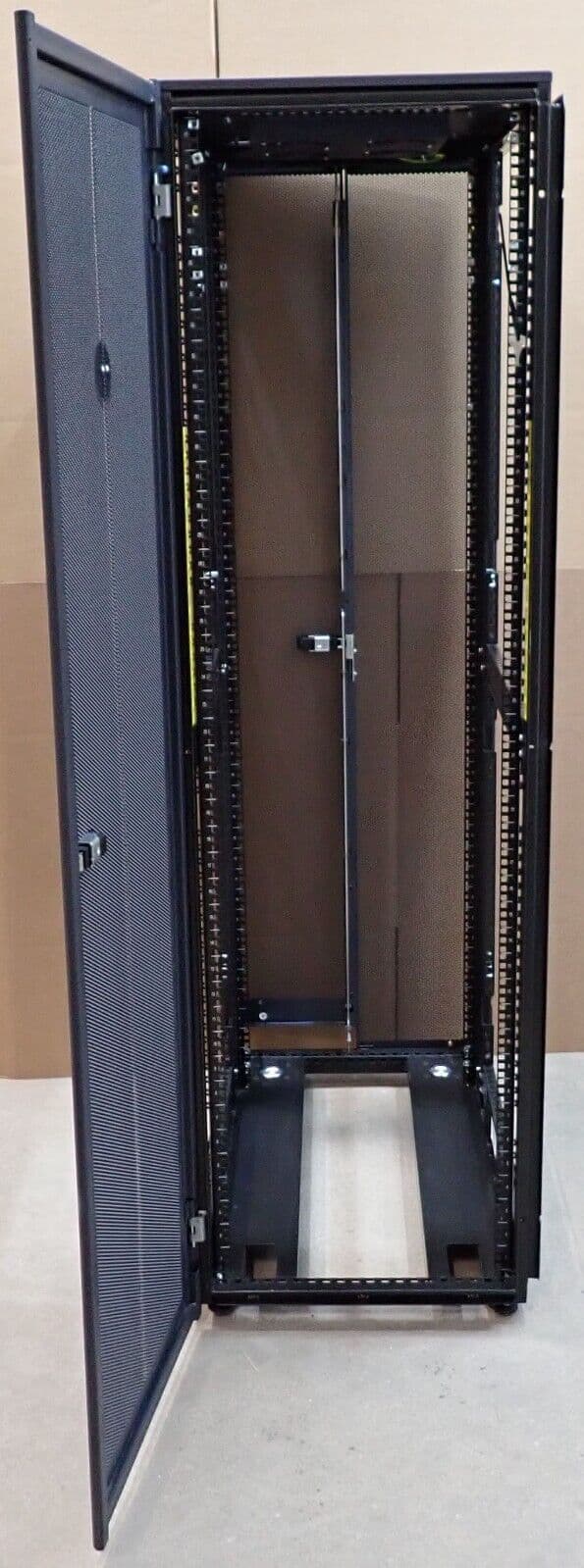 Dell 4210 42U PowerEdge Server Network Rack Cabinet 1000mm x 610mm No Sides