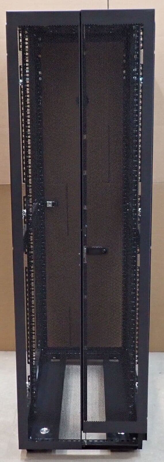 Dell 4210 42U PowerEdge Server Network Rack Cabinet 1000mm x 610mm No Sides