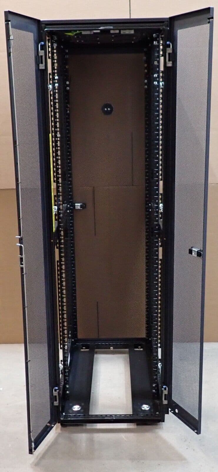 Dell 4210 42U PowerEdge Server Network Rack Cabinet 1000mm x 610mm No Sides