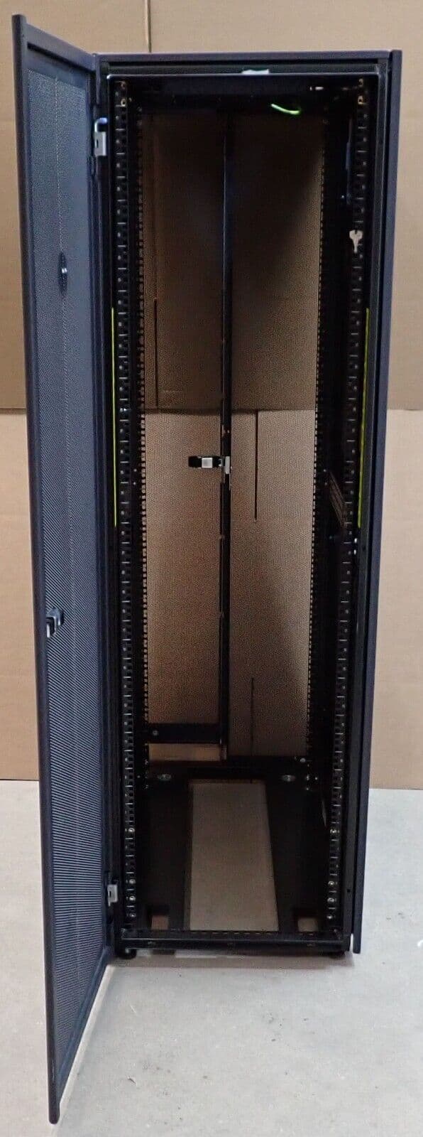 Dell 4210 42U PowerEdge Server Network Rack Cabinet 1000mm x 610mm Sides